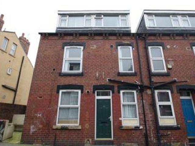 3 Bedrooms End terrace house for rent in Autumn Street, Hyde Park, Leeds LS6