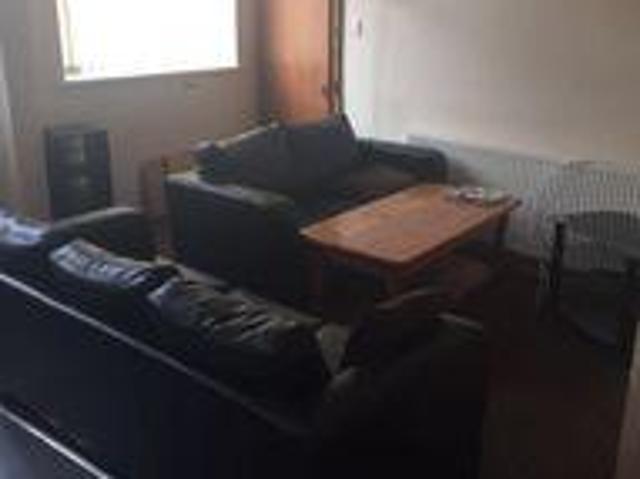3 Bedrooms End terrace house for rent in Argie Road, Burley, Leeds LS4