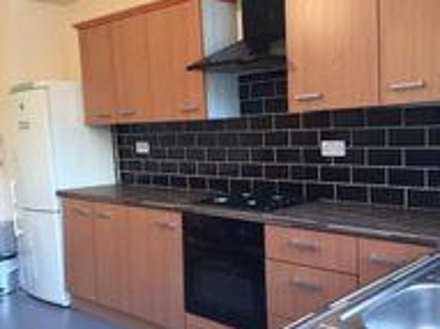 3 Bedrooms End terrace house for rent in Argie Road, Burley, Leeds LS4