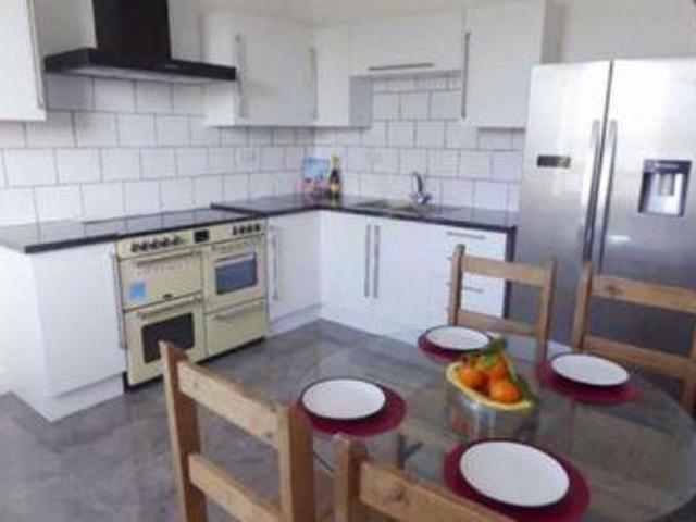 3 Bedrooms End terrace house for rent in Canada Street, Manchester M40