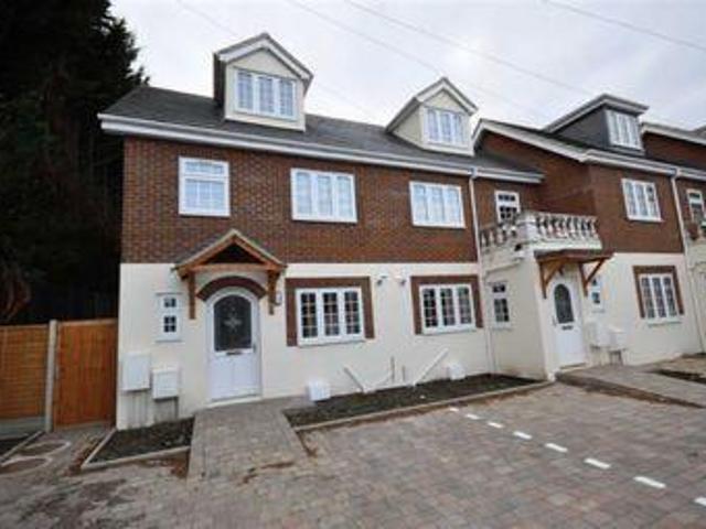 3 Bedrooms End terrace house for rent in Carlton Terrace, Nightingale Lane, London E11