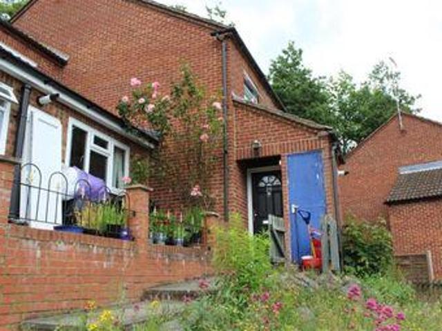 3 Bedrooms End terrace house for rent in Cotswold Way, High Wycombe HP13