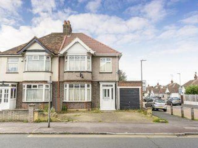 3 Bedrooms End terrace house for rent in East Road, Chadwell Heath, Romford RM6