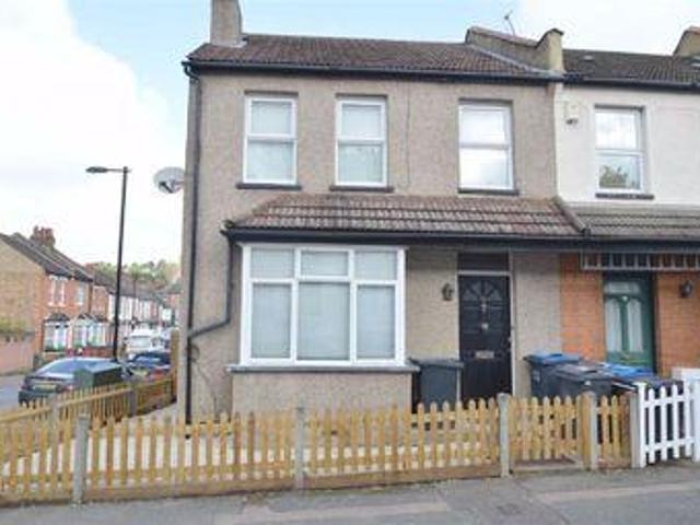 3 Bedrooms End terrace house for rent in Edward Road, Coulsdon, Surrey CR5