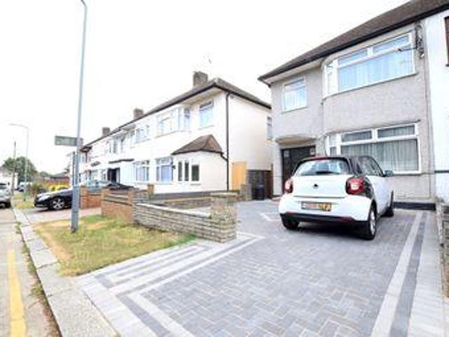 3 Bedrooms End terrace house for rent in Franklyn Gardens, Ilford IG6