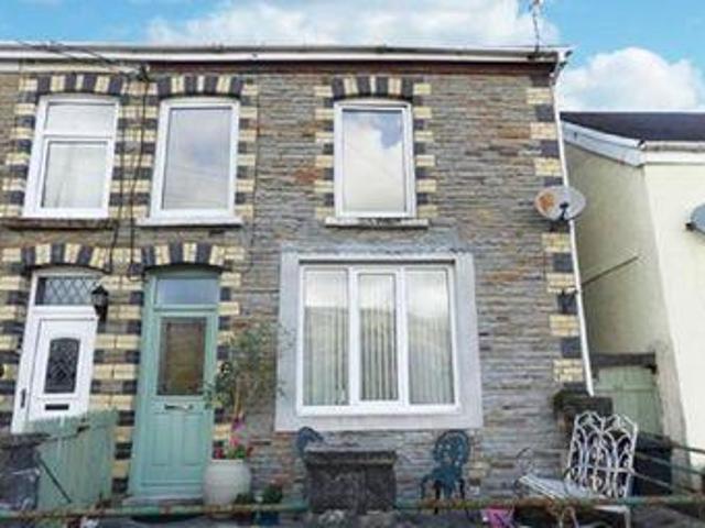 3 Bedrooms End terrace house for rent in Gough Road, Ystalyfera, Swansea. SA9