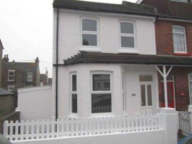 3 Bedrooms End terrace house for rent in Latimer Road, Eastbourne BN22
