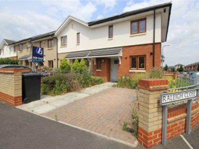 3 Bedrooms End terrace house for rent in Raleigh Close, Gravesend, Kent DA12