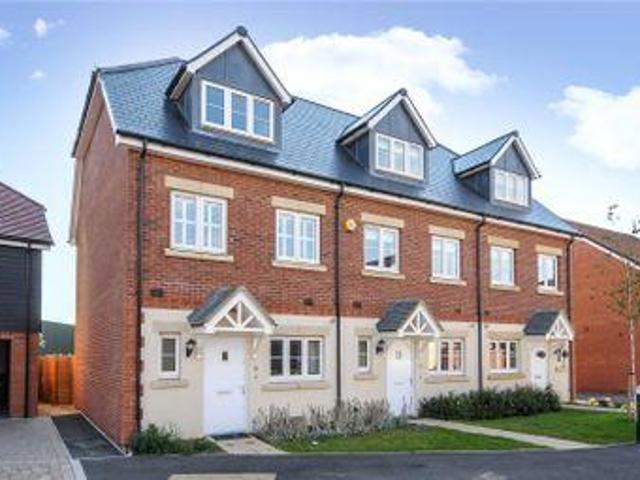 3 Bedrooms End terrace house for rent in Redstart Croft, Bracknell, Berkshire RG12