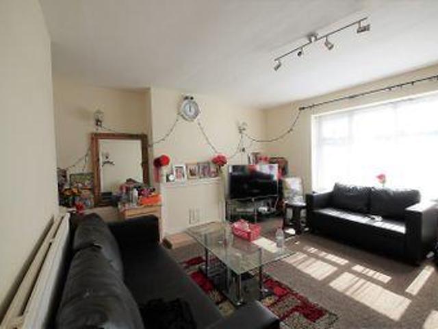 3 Bedrooms End terrace house for rent in St. Marys Road, Ilford, Essex. IG1