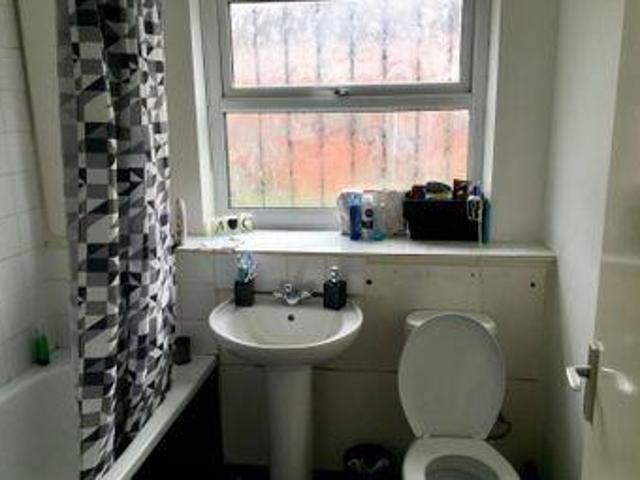 3 Bedrooms End terrace house for rent in St. Johns Close, Hyde Park, Leeds LS6
