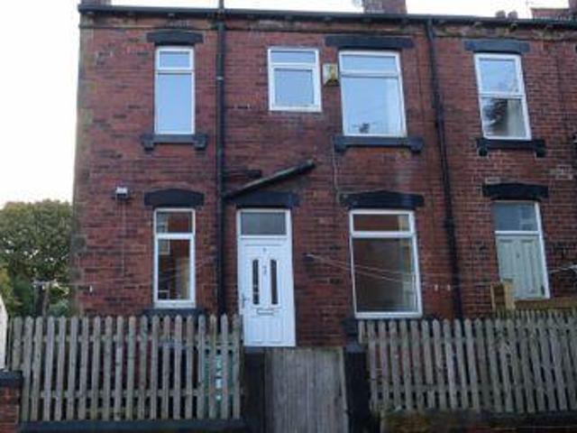 3 Bedrooms End terrace house for rent in South View, Churwell, Leeds LS27