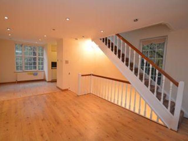 3 Bedrooms End terrace house for rent in The Hawthorns, Woodford Green IG8