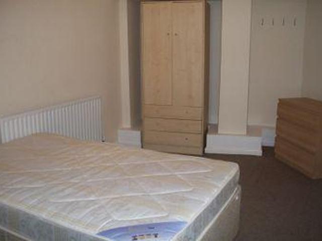3 Bedrooms End terrace house for rent in Woodsley Road, Hyde Park, Leeds LS3