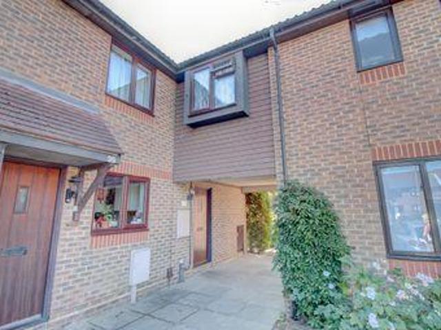 3 Bedrooms End terrace house for sale in Middlefield, Horley RH6