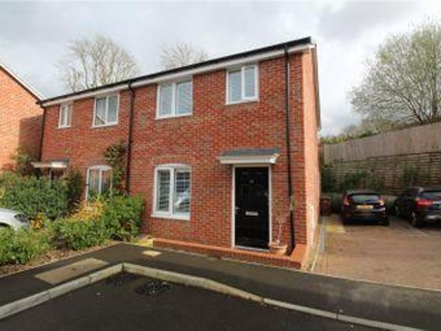 3 Bedrooms End terrace house for sale in Moat Lane, Lower Upnor, Kent ME2