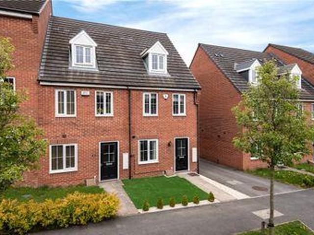 3 Bedrooms End terrace house for sale in Oak Drive, Leeds, West Yorkshire LS10