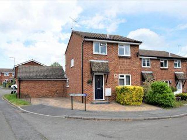 3 Bedrooms End terrace house for sale in Avocet Crescent, College Town, Sandhurst GU47
