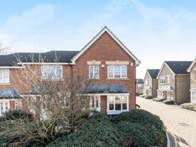 3 Bedrooms End terrace house for sale in Bay Tree Close, Ilford IG6