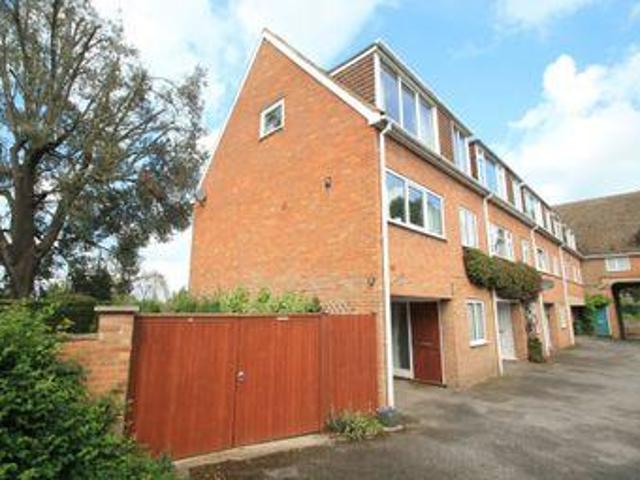 3 Bedrooms End terrace house for sale in Castle Court, Aylesbury HP20