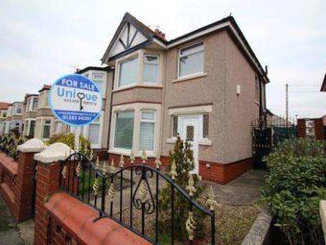3 Bedrooms End terrace house for sale in. Coniston Avenue, Fleetwood FY7