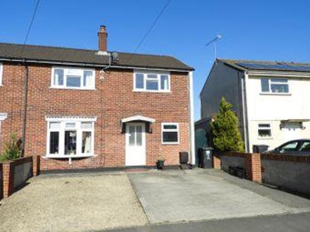 3 Bedrooms End terrace house for sale in Cranmore Avenue, Swindon SN3