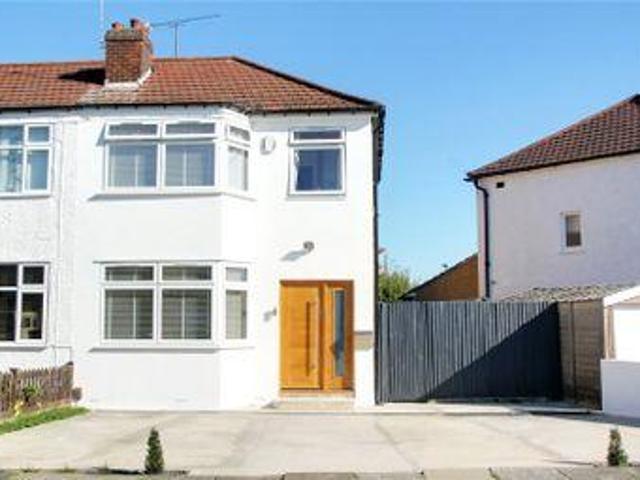3 Bedrooms End terrace house for sale in Eastbury Avenue, Enfield EN1