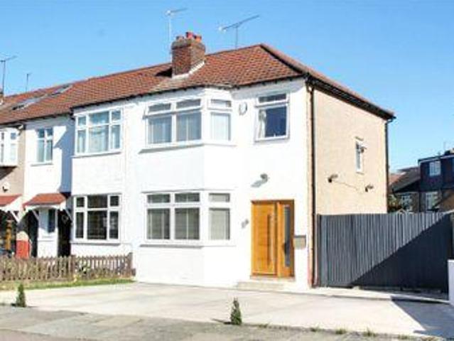 3 Bedrooms End terrace house for sale in Eastbury Avenue, Enfield EN1