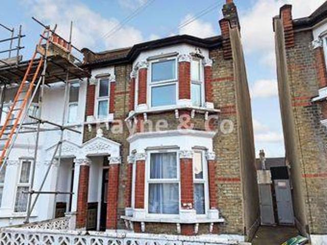 3 Bedrooms End terrace house for sale in Henley Road, Ilford IG1