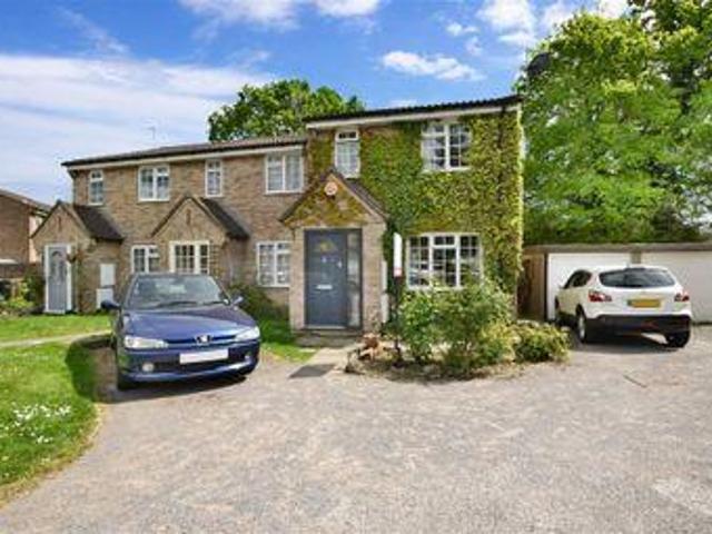 3 Bedrooms End terrace house for sale in Heronswood Court, Horley, Surrey RH6