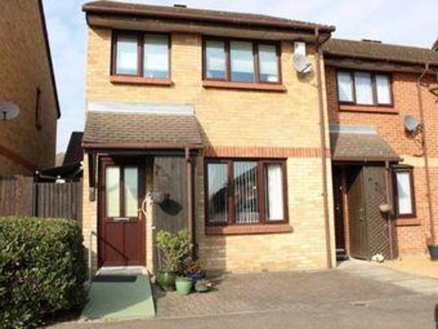 3 Bedrooms End terrace house for sale in Ilford, Essex, Ilford IG6