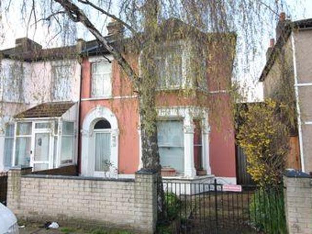 3 Bedrooms End terrace house for sale in Pembroke Road, Seven Kings, Essex IG3