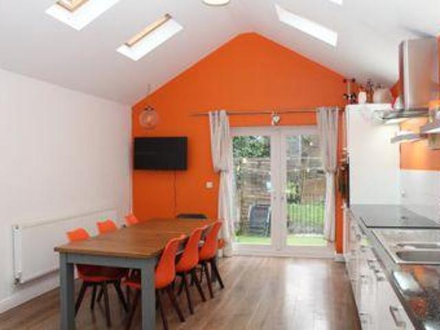 3 Bedrooms End terrace house for sale in Pine Street, Newhey, Rochdale OL16