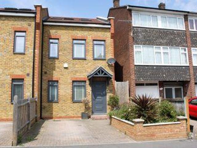 3 Bedrooms End terrace house for sale in Prospect Road, Woodford Green, Essex IG8
