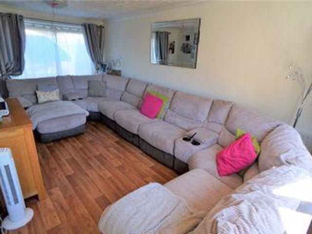 3 Bedrooms End terrace house for sale in Scott Road, Gravesend, Kent DA12