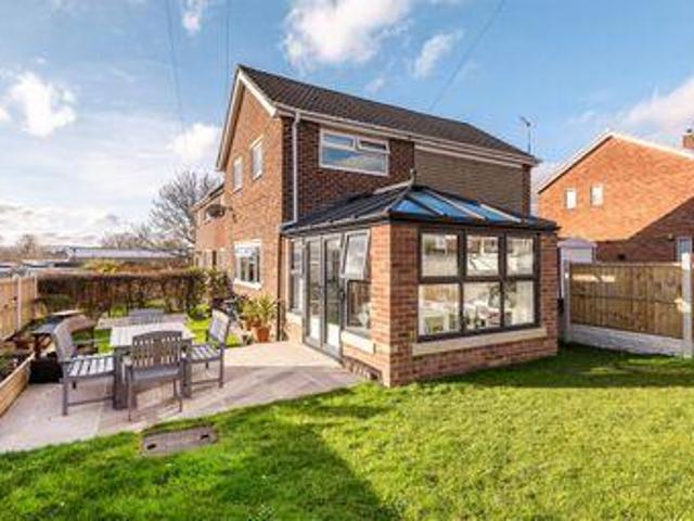 3 Bedrooms End terrace house for sale in Shaw Royd, Yeadon, Leeds LS19