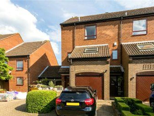 3 Bedrooms End terrace house for sale in Temple Mill Island, Marlow, Buckinghamshire SL7