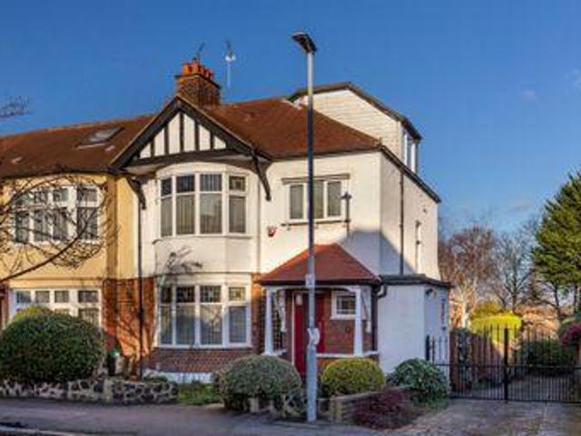 3 Bedrooms End terrace house for sale in Warren Road, London E11