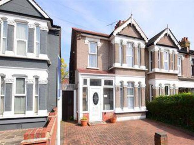 3 Bedrooms End terrace house for sale in Westwood Road, Ilford, Essex IG3