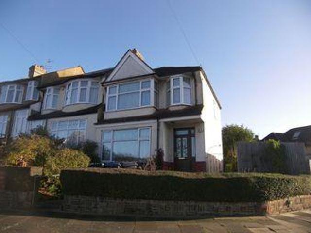 3 Bedrooms End terrace house for sale in Windsor Drive, East Barnet, Barnet EN4