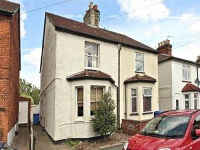 3 Bedrooms End terrace house for sale in Woking, Surrey. GU21
