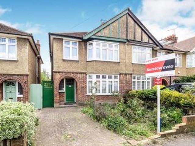 3 Bedrooms End terrace house for sale in Woodford, Green, Essex IG8