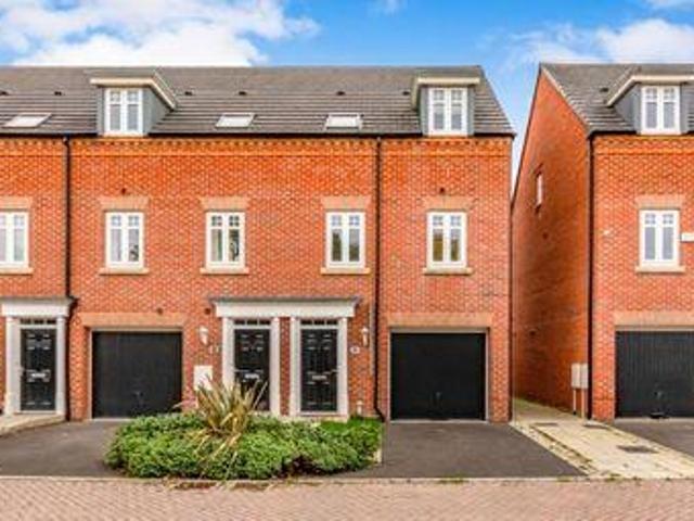 3 Bedrooms End terrace house for sale in Wren Way, Rochdale, Greater Manchester OL16