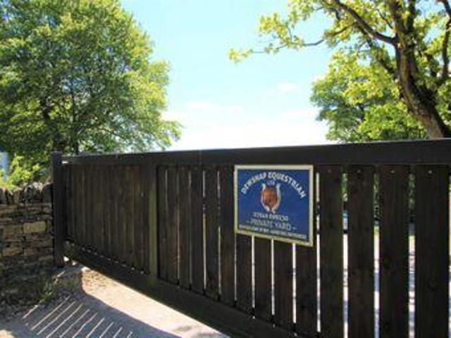 3 Bedrooms Farmhouse for sale in Dewsnap Lane, Mottram, Hyde SK14