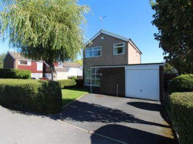 3 Bedrooms Farmhouse for sale in Holt Park Road, Leeds LS16