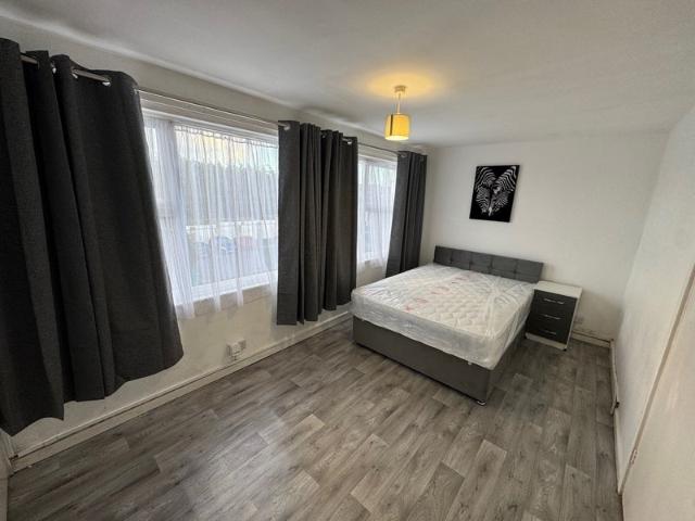 3 Bedrooms flat