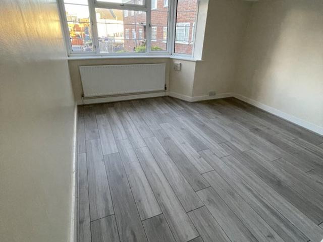 3 Bedrooms Flat