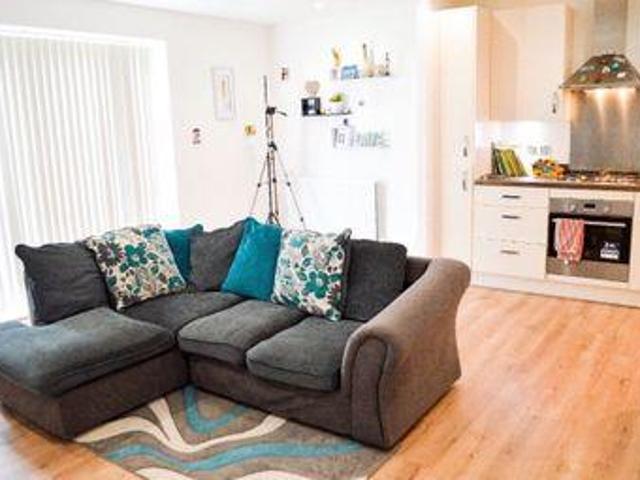 3 Bedrooms Flat for rent in 1 Handley Page Road, London IG11