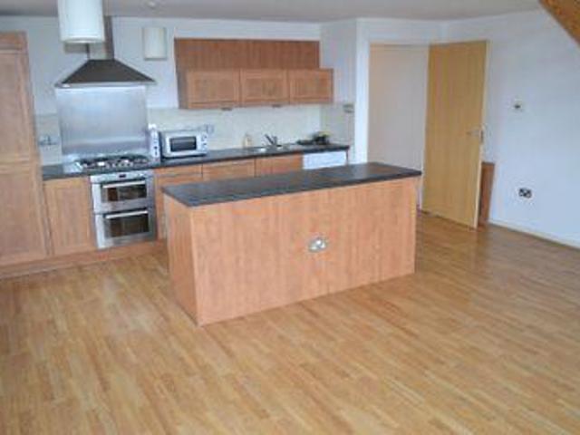 3 Bedrooms Flat for rent in 23 Queen Elizabeth Gardens, Glasgow G5