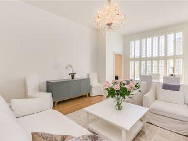 3 Bedrooms Flat for rent in 69 Mount Ararat Road, Richmond, Surrey TW10